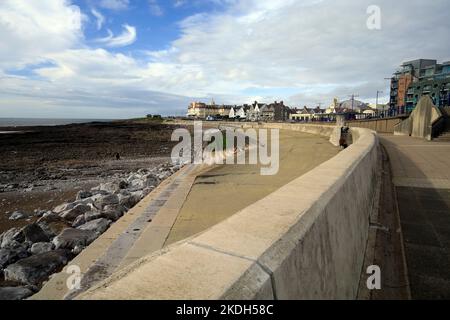 Porthcawl seafront and Esplanade. November 2022. Autumn Stock Photo - Alamy