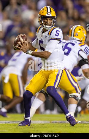 LSU quarterback Jayden Daniels (5) passes against Mississippi State ...