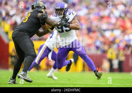 Minnesota Vikings linebacker Danielle Hunter (99) celebrates with ...