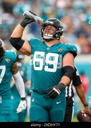 Jacksonville Jaguars center Tyler Shatley (69) sets to block during an ...