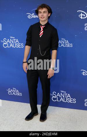 LOS ANGELES - NOV 6: Austin Kane at The Santa Clauses Premiere ...