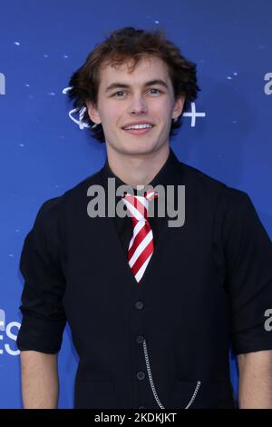 LOS ANGELES - NOV 6: Austin Kane at The Santa Clauses Premiere ...