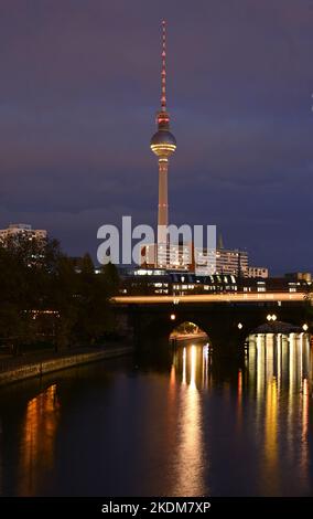 Berlin, Germany. 07th Nov, 2022. Singer Jermaine Jones comes to the ...