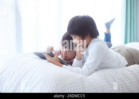 Japanese kids using tablet Stock Photo - Alamy
