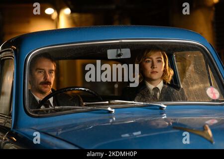 SEE HOW THEY RUN (2022) SAM ROCKWELL SOIRSE RONAN TOM GEORGE (DIR ...