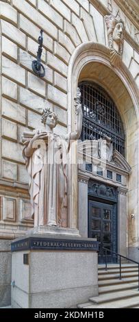 Federal Reserve Bank of Cleveland East 6th Street entrance, flanked by ...