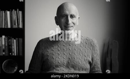 STUTZ, therapist Phil Stutz, 2022. © Netflix / courtesy Everett ...