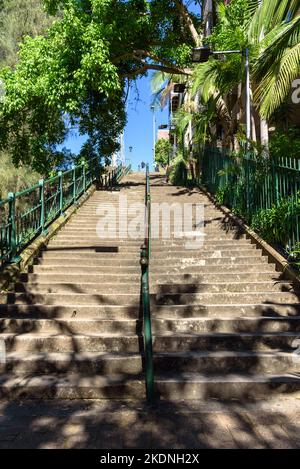The McElhone Stairs that connect Potts Point with Woolloomooloo in ...