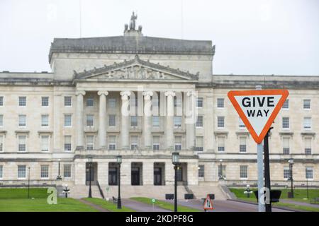Stock image of a give way traffic sign in front of Parliament Buildings ...