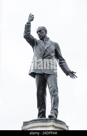 Stock image showing Carson Statue and Parliament Buildings at Stormont ...