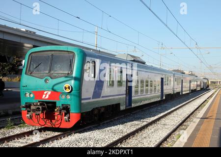 Italian Railways / Trenitalia Piano Ribassato (lowered floor) type ...
