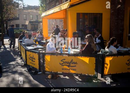 Al fresco dining at Serafina in the Meatpacking district in New York on ...