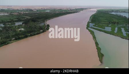 On the first gate: Huang Hesan male national water conservancy scenic ...
