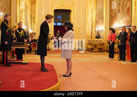 Lynn Greaves receives the Insignia of MBE conferred on her late father ...
