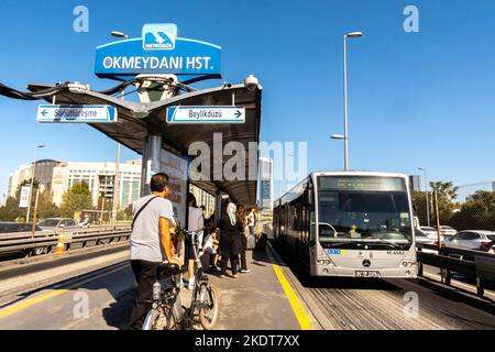 Istanbul public transportation. Metrobus Okmeidani high-speed bus stop ...
