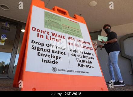 Voting sign in Maricopa County, Arizona, USA. November 8, 2022 Stock ...