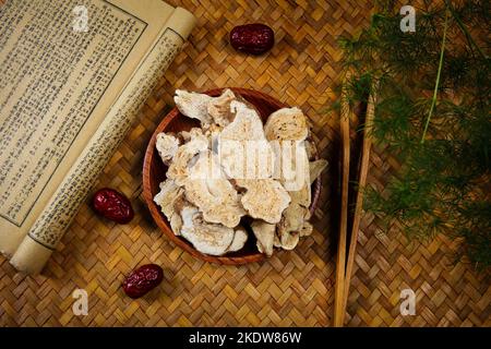 Chinese herbal medicine atractylodes Stock Photo - Alamy