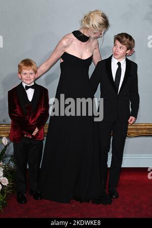 Elizabeth Debicki, Timothee Sambor and Teddy Hawley, The Crown Season 5 ...