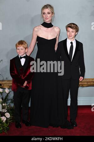 Elizabeth Debicki, Timothee Sambor and Teddy Hawley, The Crown Season 5 ...