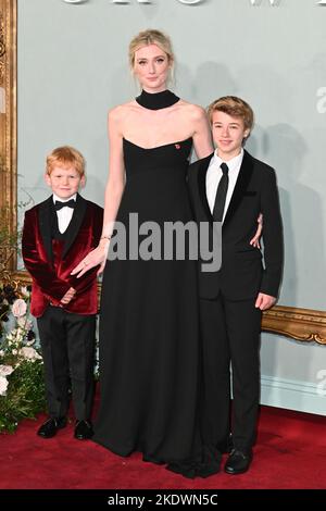 Elizabeth Debicki, Timothee Sambor and Teddy Hawley, The Crown Season 5 ...