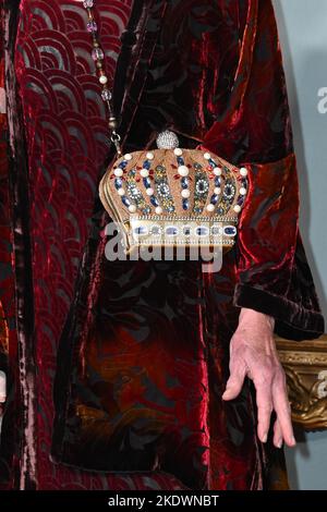 THE CROWN, Marcia Warren as Queen Elizabeth the Queen Mother (center ...