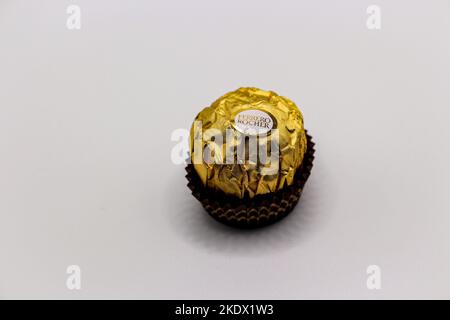 Original Ferrero Rocher Milk Chocolate Balls Stock Photo - Alamy