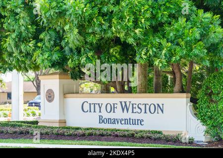 Weston, FL, USA - November 8, 2022: Photo of Publix Supermarket in Weston FL Stock Photo - Alamy