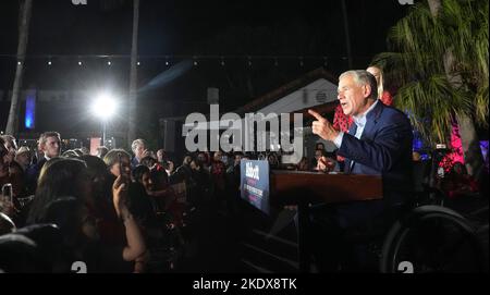 McAllen, Texas, USA. 8th Nov, 2022. Texas Governor GREG ABBOTT revels ...