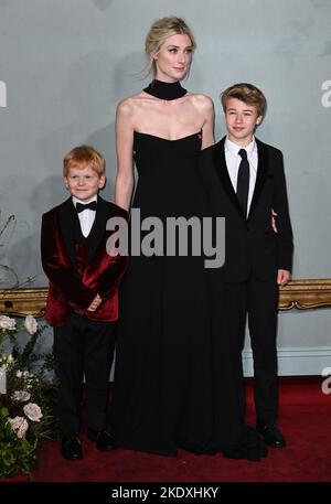 Elizabeth Debicki, Timothee Sambor and Teddy Hawley, The Crown Season 5 ...