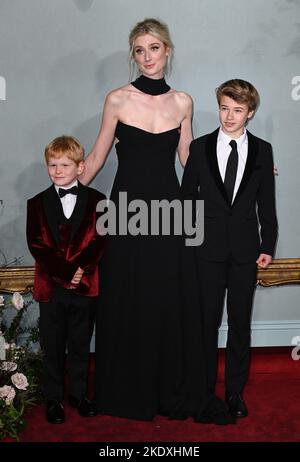 Elizabeth Debicki, Timothee Sambor and Teddy Hawley, The Crown Season 5 ...
