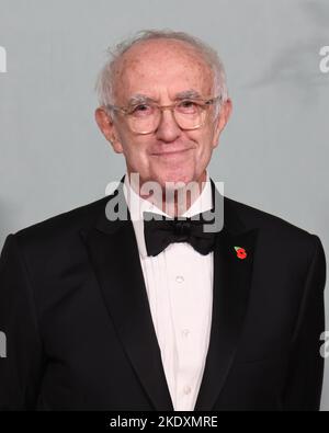 Jonathan Pryce, The Crown Season 5 World Premiere, Theatre Royal Drury ...