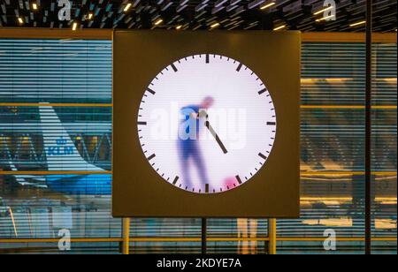 The Schiphol airport Real Time Schiphol Clock, by Maarten Baas, an art ...