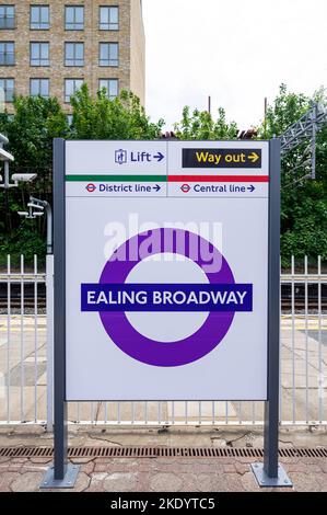 Ealing Broadway - Elizabeth Line Station Stock Photo - Alamy