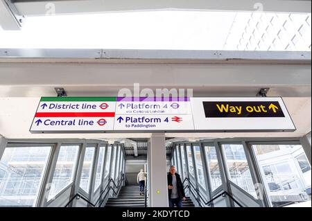 Ealing Broadway - Elizabeth Line Station Stock Photo - Alamy