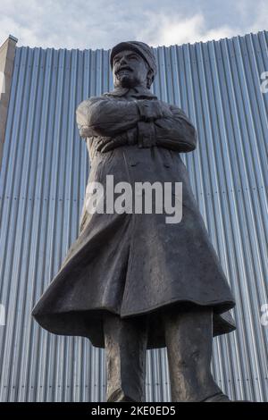 Samuel Cody Statue Farnborough stands outside Farnborough Air Sciences ...