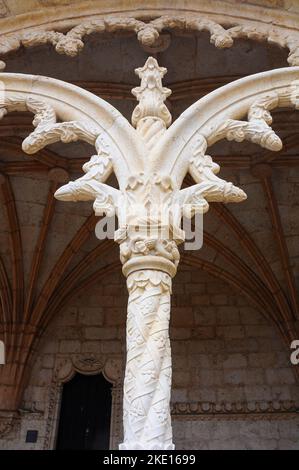 Mullion dividing a window in the cloister of the Jerónimos Monastery in ...