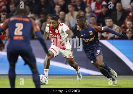 AMSTERDAM - (lr) Steven Bergwijn of Ajax, Kenneth Taylor of Ajax ...