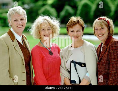 CALENDAR GIRLS, Tricia Stewart, Helen Mirren, Julie Walters, Angela ...