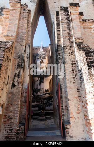 Tailandia 10-11-2022- El Wat Si Chum de Sukhothai también se conoce ...