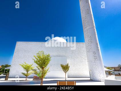 Mosque of the Late Mohamed Abdulkhaliq Gargash in UAE designed by ...
