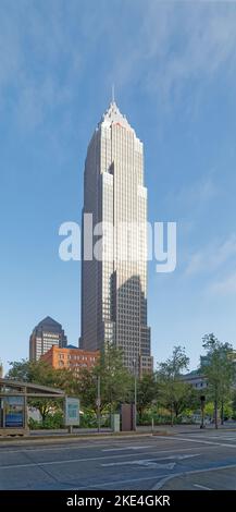 Pyramid-topped Key Tower and adjoining Marriott hotel dwarf the red ...