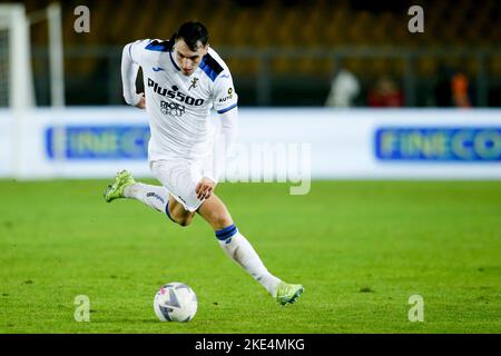 Atalanta's Italian defender Nadir Zortea controls the ball during the ...