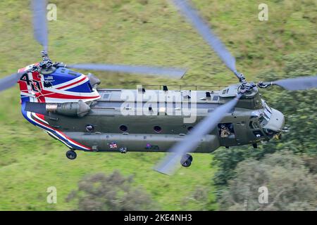 RAF Boeing Chinook low level flying in the Mach Loop Stock Photo - Alamy