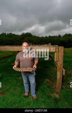 Picture By Jim Wileman - 13/08/21 Derek Gow pictured with a sky table ...