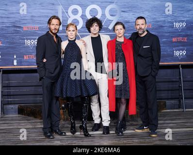 Aneurin Barnard, Emily Beecham, Andreas Pietschmann, "1899". Photo ...