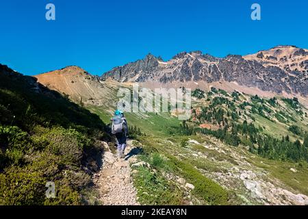 Trekking to Cispus Pass, Goat Rocks, Pacific Crest Trail, Washington ...