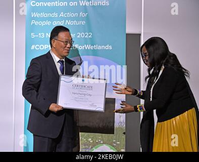 GENEVA, Nov. 11, 2022 (Xinhua) -- Musonda Mumba (R), secretary-general of the Ramsar Convention ...