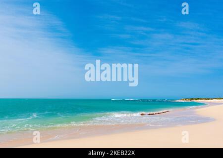 Idealyc sandy beach scene at Struisbaai in the Overberg, Western Cape ...