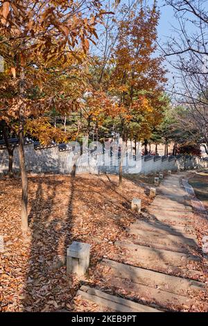 Hwaseomun Gate of Hwaseong Fortress in Suwon, UNESCO world heritage in ...