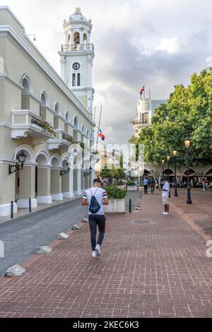 Palacio Consistorial de Santo Domingo, Columbus Park (Parque Colón ...